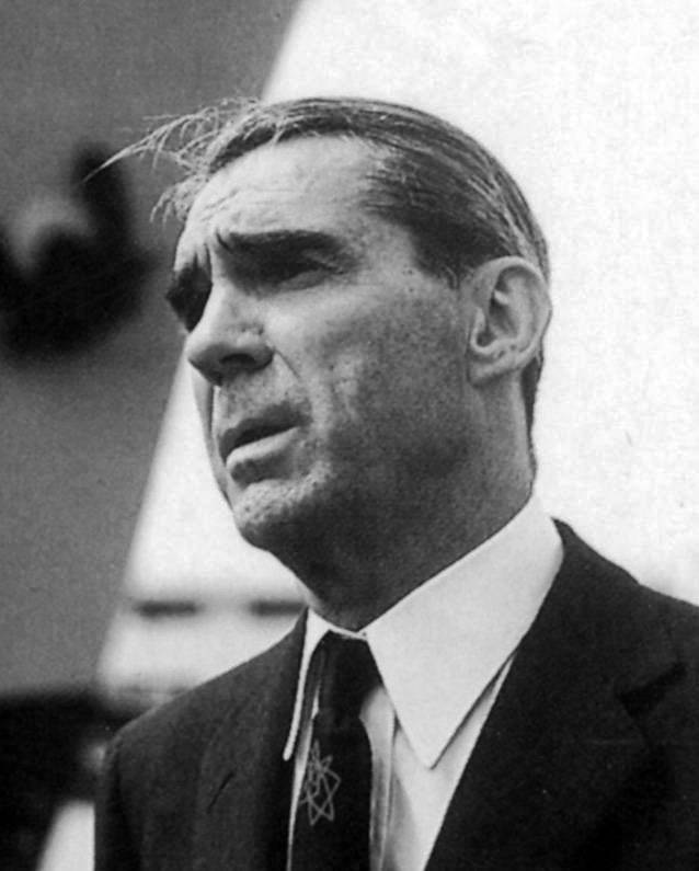 Daniel Ludwig, milionário americano. Vendeu o Projeto Jari a um consórcio