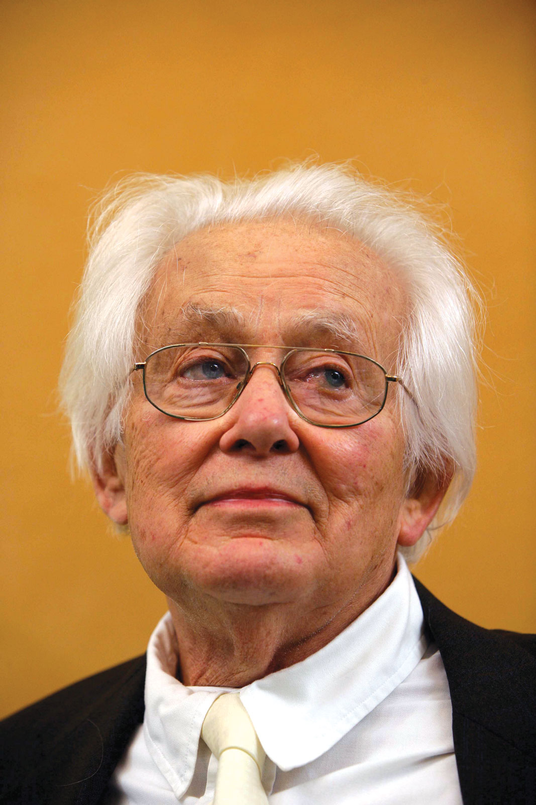 Georges Charpak, pesquisador francês, agraciado com o Prêmio Nobel de ...