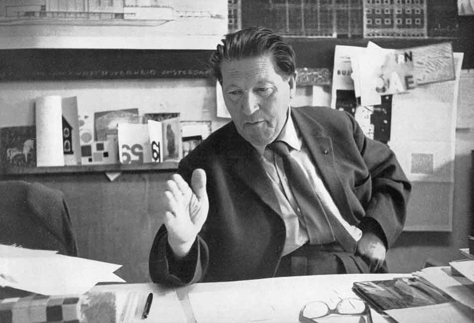 Gerrit Rietveld, célebre arquiteto e designer de produto holandês, que ...