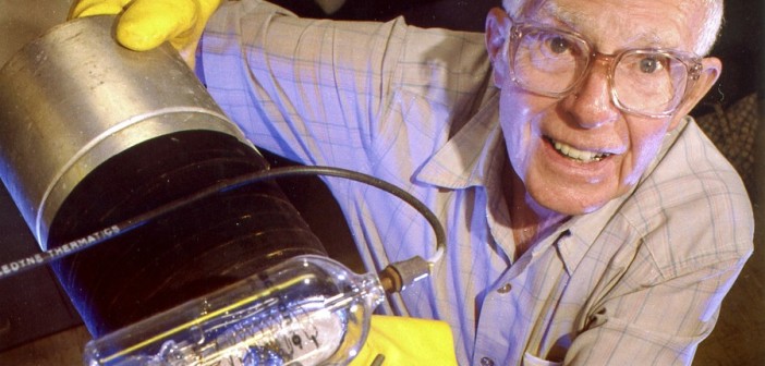 Raymond Davis Jr., um dos agraciados com o Prêmio Nobel de Física de 2002