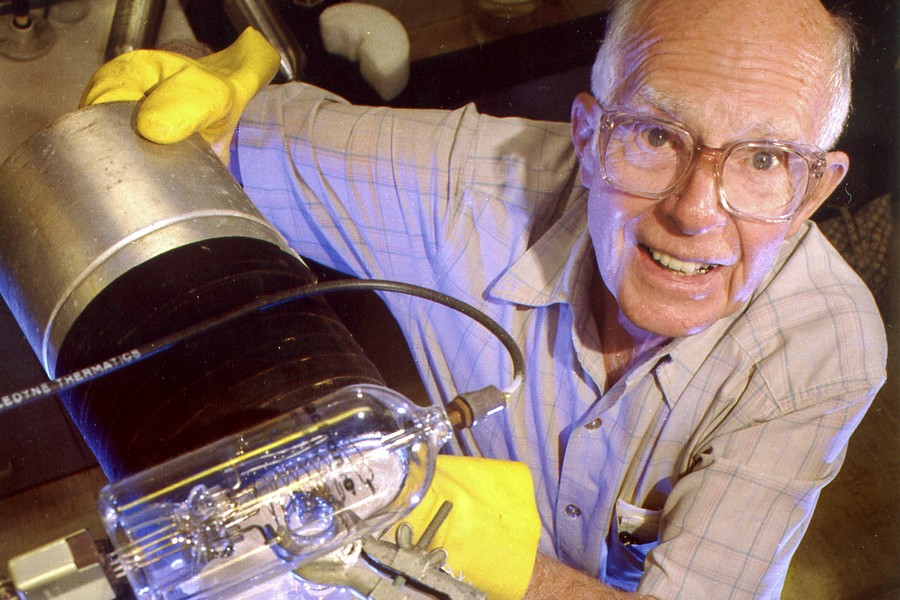 Raymond Davis Jr., um dos agraciados com o Prêmio Nobel de Física de 2002