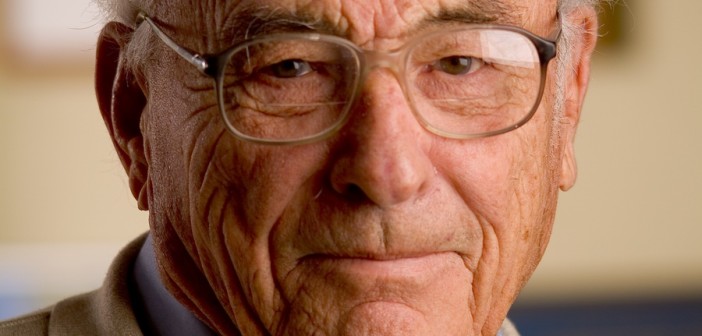 Willard Boyle, dividiu o Prêmio Nobel de Física com George Smith e ...