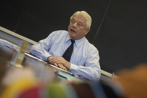 John Russell-Wood, historiador britânico que se especializou no Brasil ...