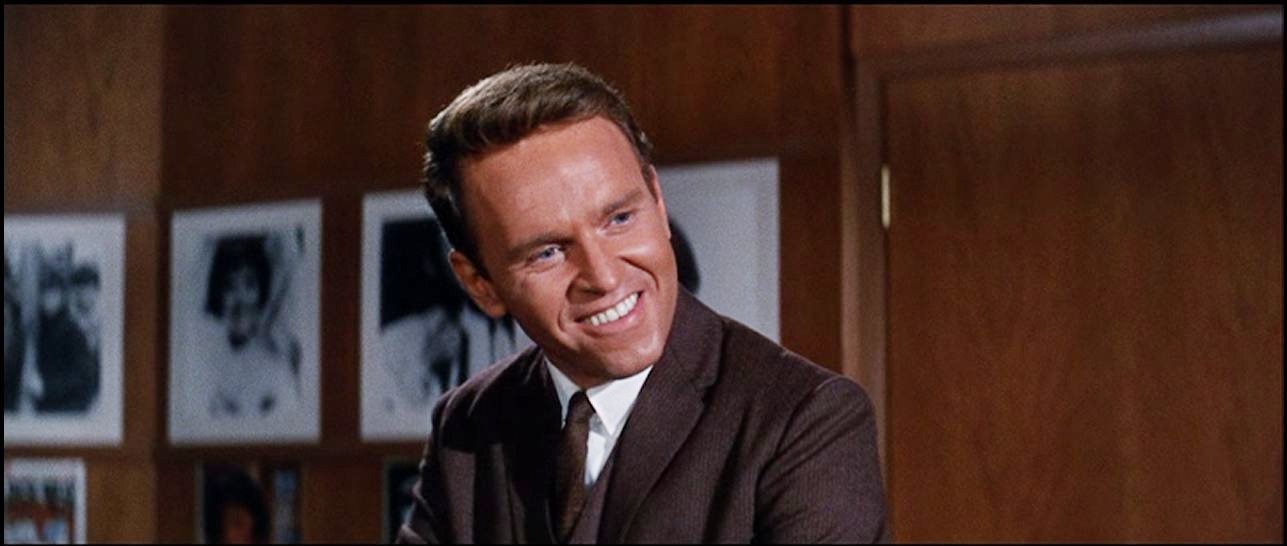 George Furth, colaborou com Stephen Sondheim no libreto do musical ...