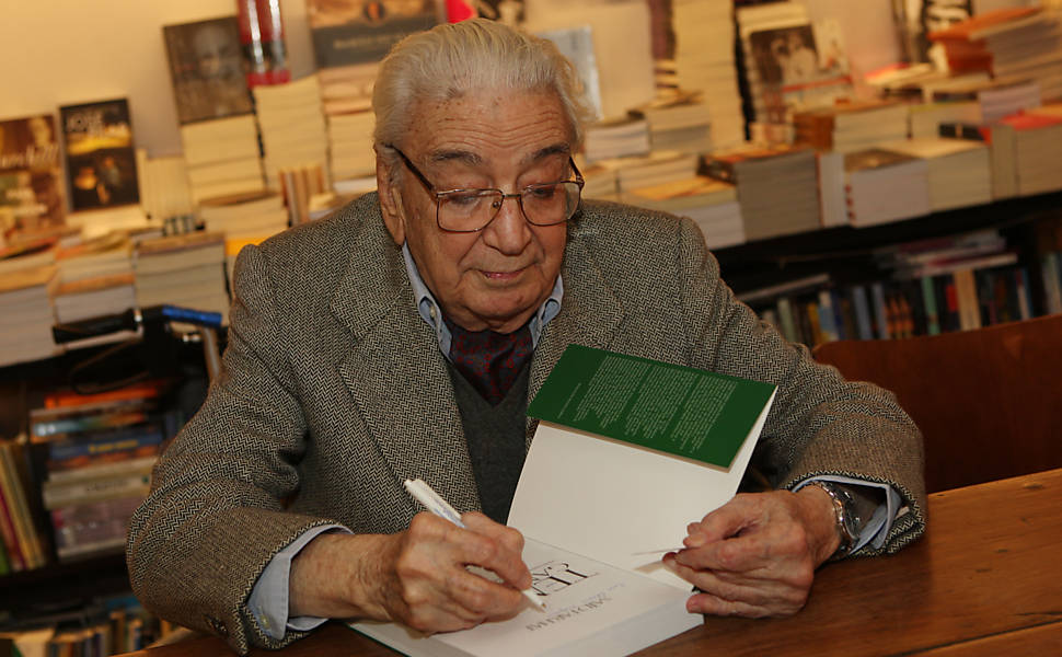 Saïd Farhat, foi ministro da Comunicação Social durante o governo João ...