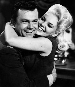 Sigrid Valdis, a segunda atriz a interpretar a secretária do Coronel ...