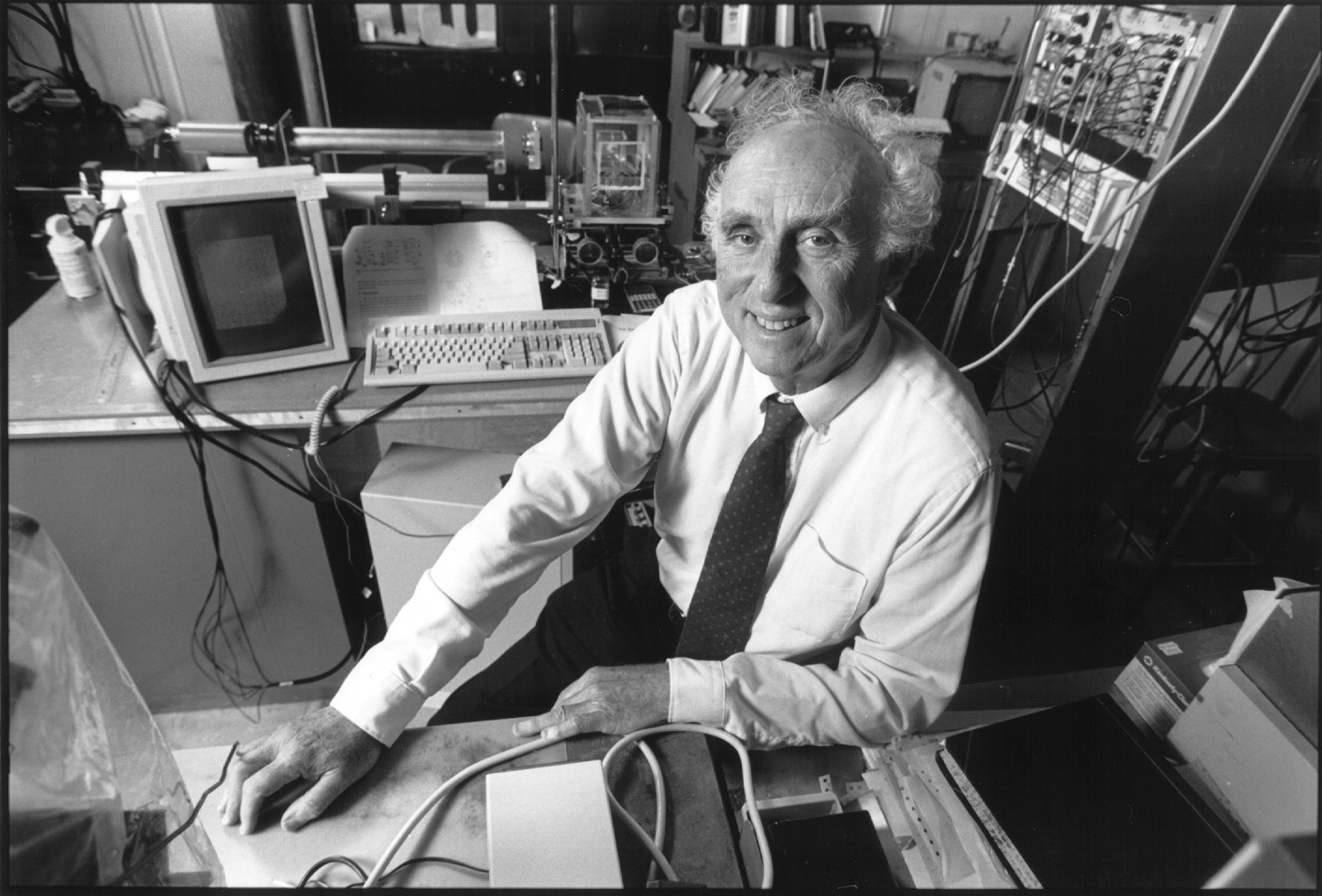 Martin Lewis Perl, foi agraciado com o Nobel de Física de 1995, pela ...