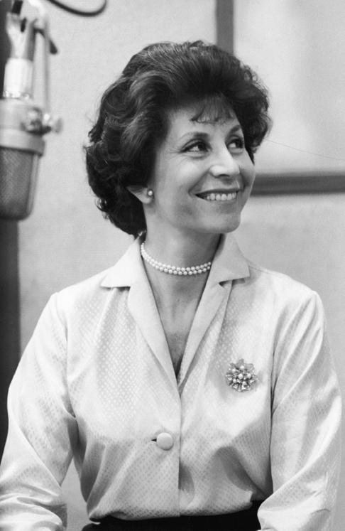 Betty Comden, atriz e compositora que colaborou com Adolph Green na ...