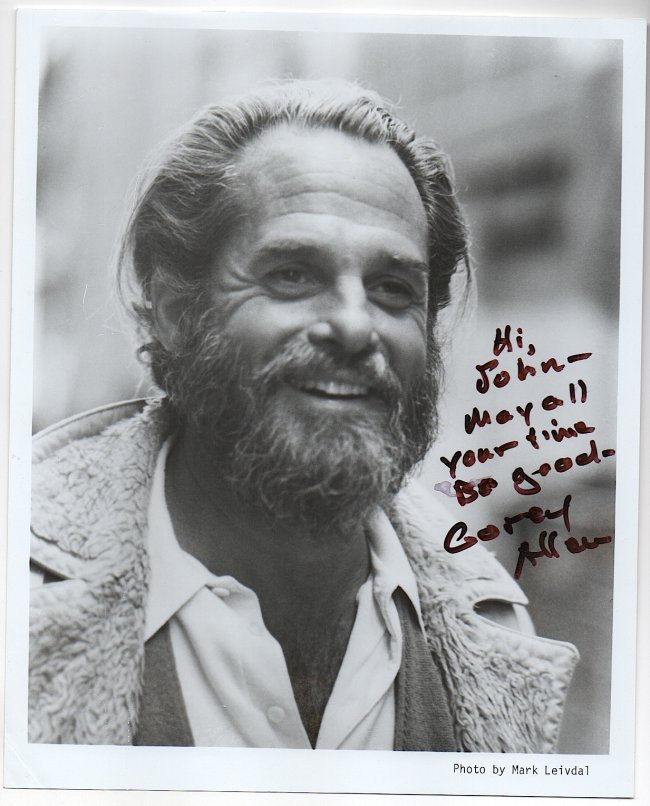 Corey Allen, fez parte do elenco de Juventude Transviada , estrelado ...