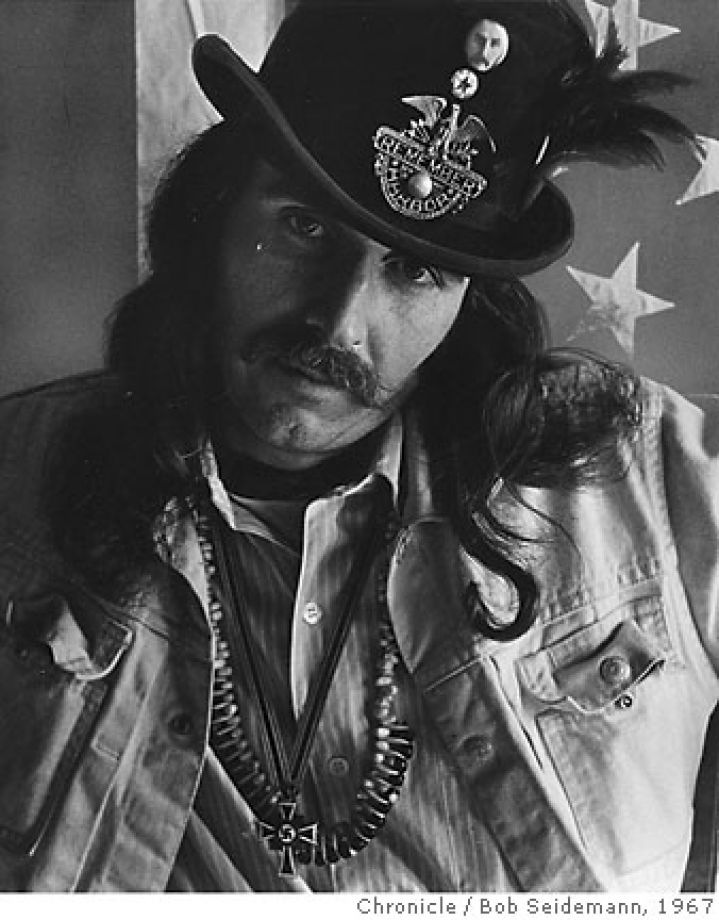 Alton Kelley, ficou famoso pelo estilo psicodélico dos pôsteres e capas ...