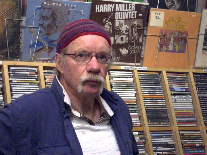 Hugh Hopper, baixista, ex-integrante da banda de rock psicodélico Soft ...