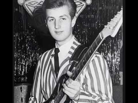 Jack Ely, cantor, guitarrista e líder do grupo The Kingsmen, quando a ...