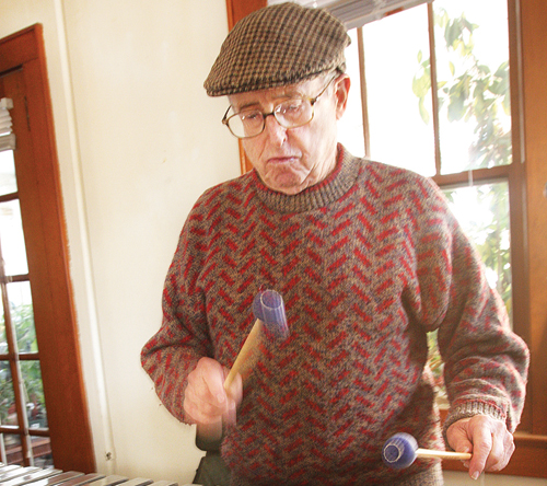 Teddy Charles, produziu discos e gravou novas expressões para o Jazz