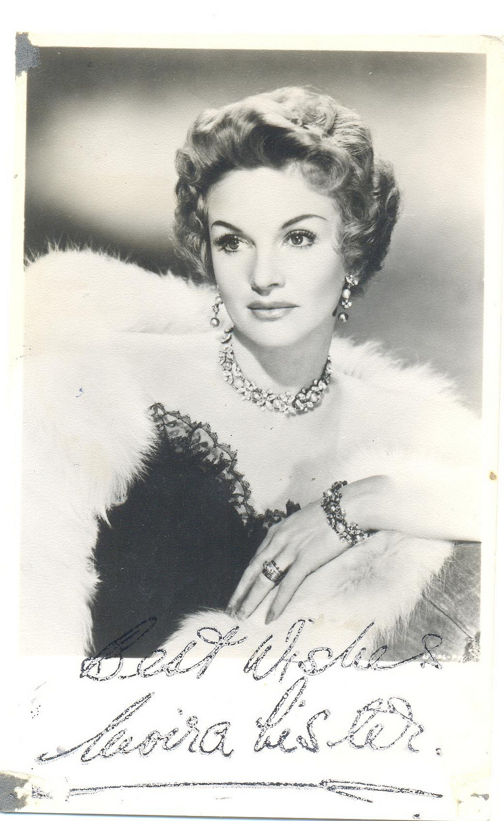 Moira Lister, atriz de teatro, televisão e escritora