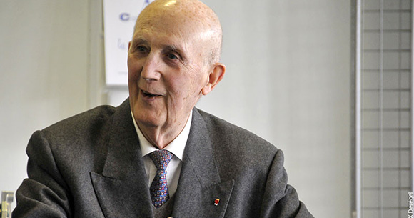 André Turcat, foi o primeiro piloto que decolou com o avião supersônico ...