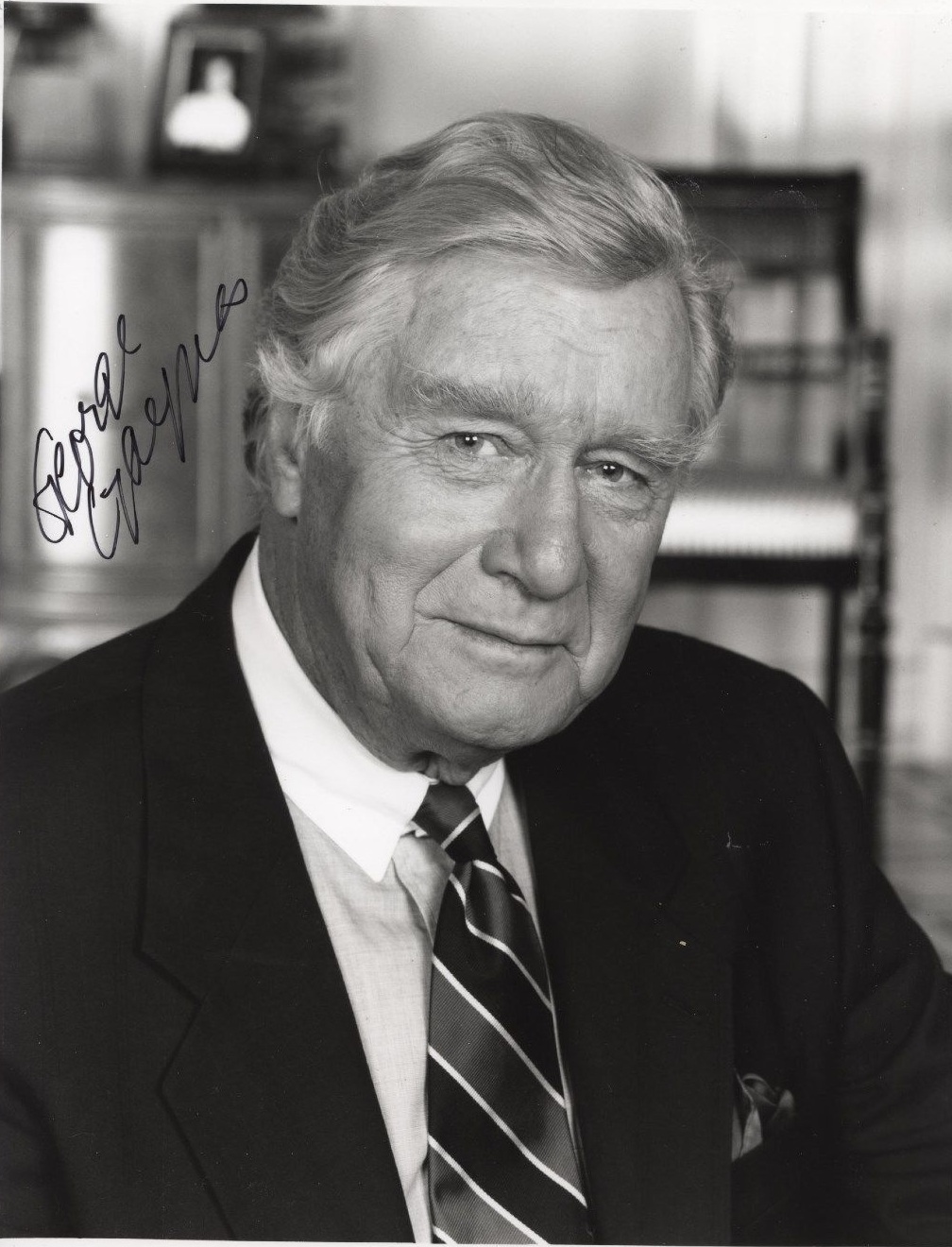 George Gaynes, ator conhecido pelo seu papel de Arthur Bicudo na série ...