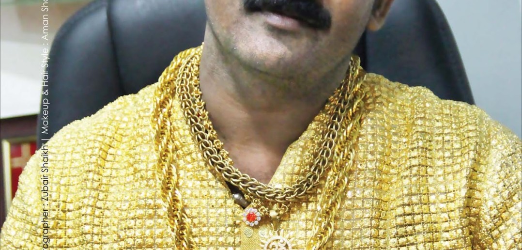 Datta Phuge, o “homem da camisa de ouro”, conhecido internacionalmente ...