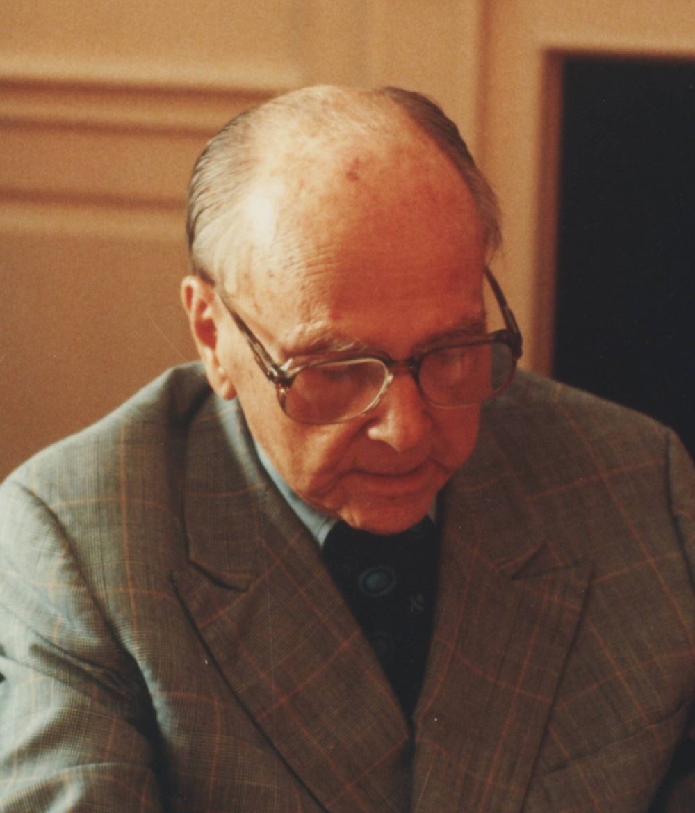 James Rives Childs, ex-diplomata americano, escritor especializado na ...