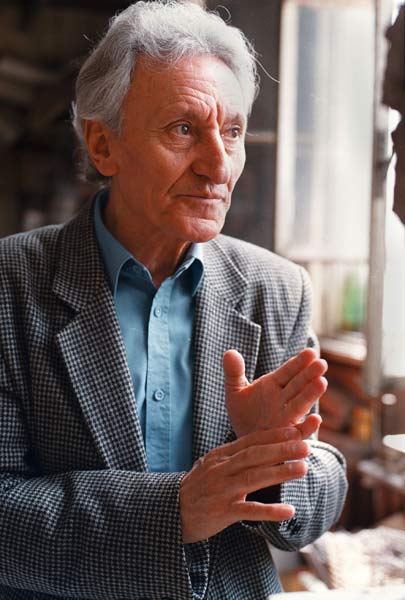 Yordan Raditchkov, mestre da narrativa búlgara, também chamado de “o ...