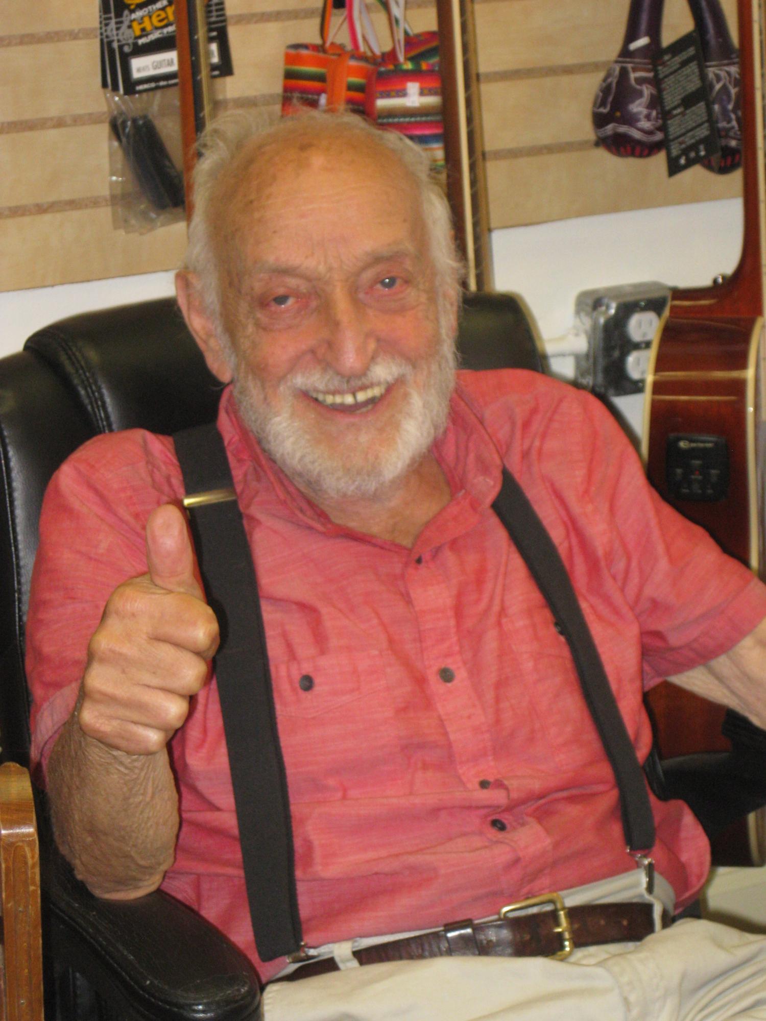 Fred Hellerman, foi ícone da música folk, último membro vivo dos ...