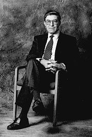 Lester Thurow, economista e professor do MIT, foi o sucessor de John ...