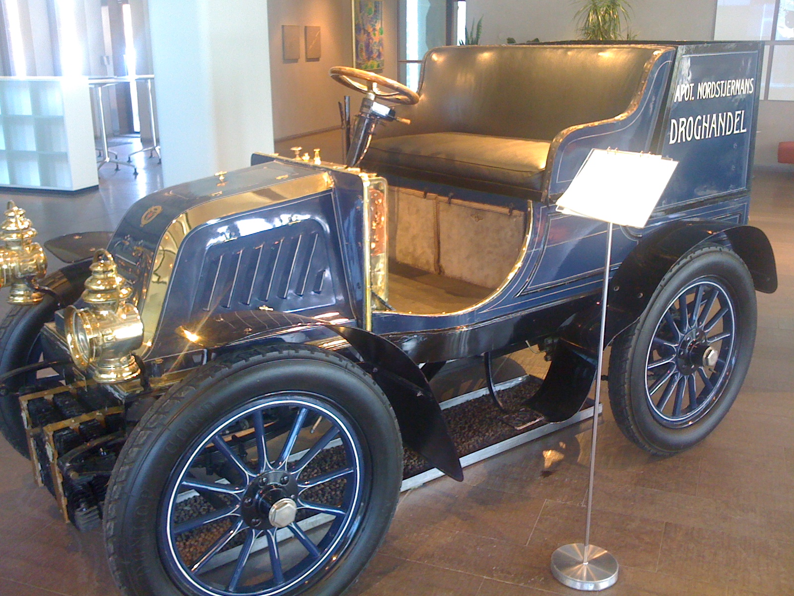 O primeiro carro vendido na Suécia – o primeiro automóvel integralmente ...