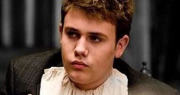 Robert Knox, fez um pequeno papel em “Harry Potter e o Enigma do ...