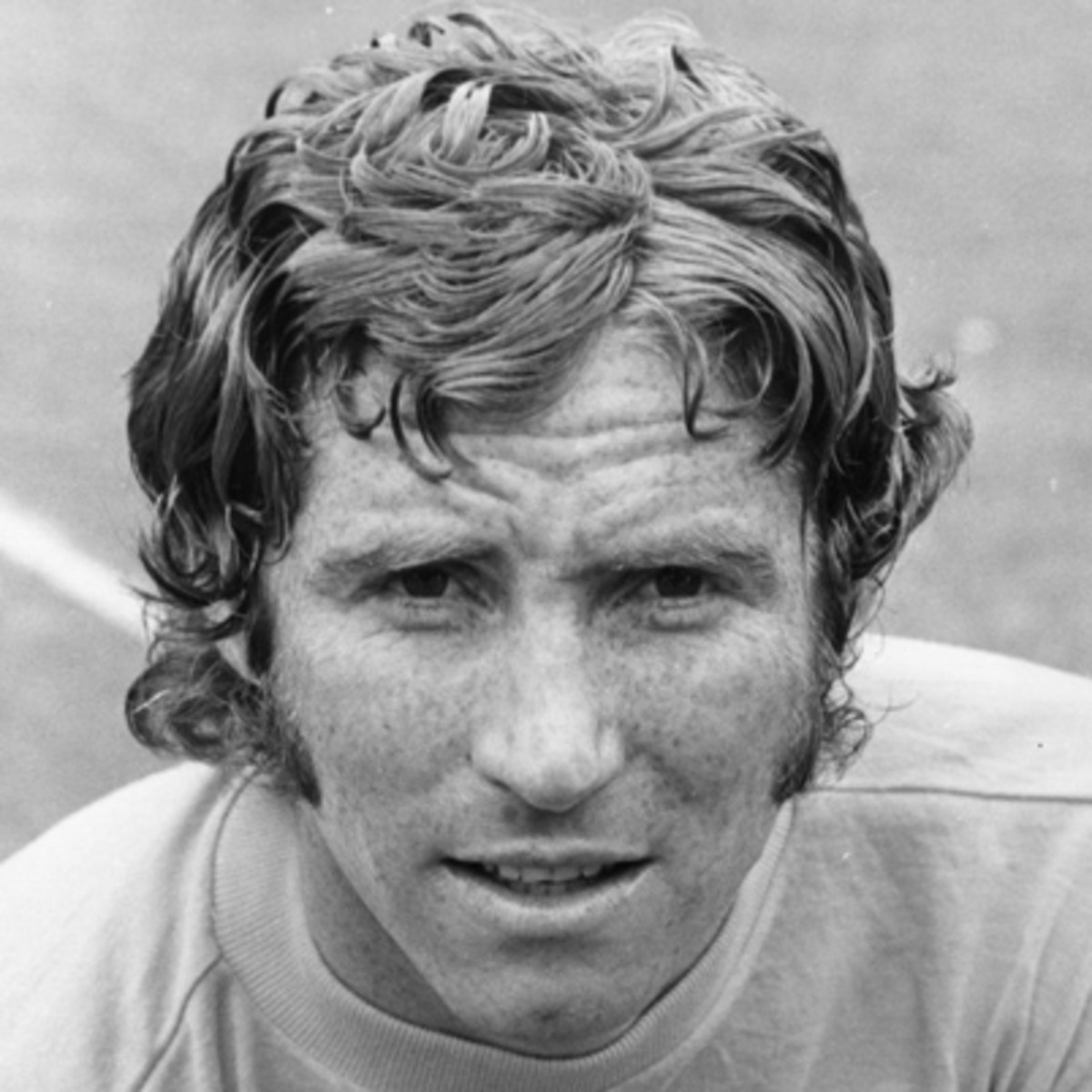 Alan Ball, cruzou para Geoff Hurst fazer o gol mais polêmico da ...