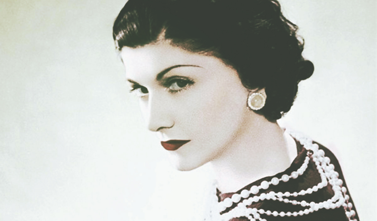 ‘A melhor cor do mundo é aquela que combina com você.’ Gabrielle Chanel ...