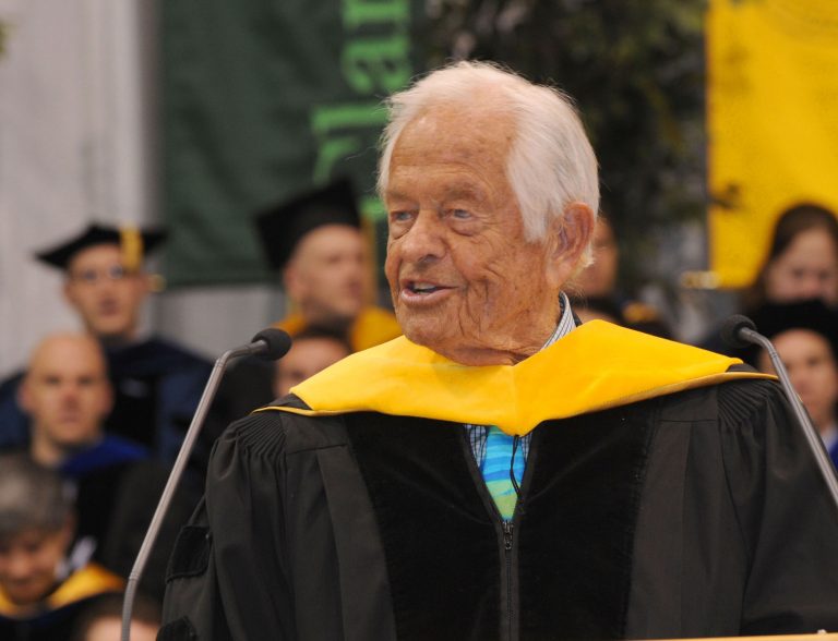 Berry Brazelton, médico que revolucionou a pediatria, autor da obra “O ...