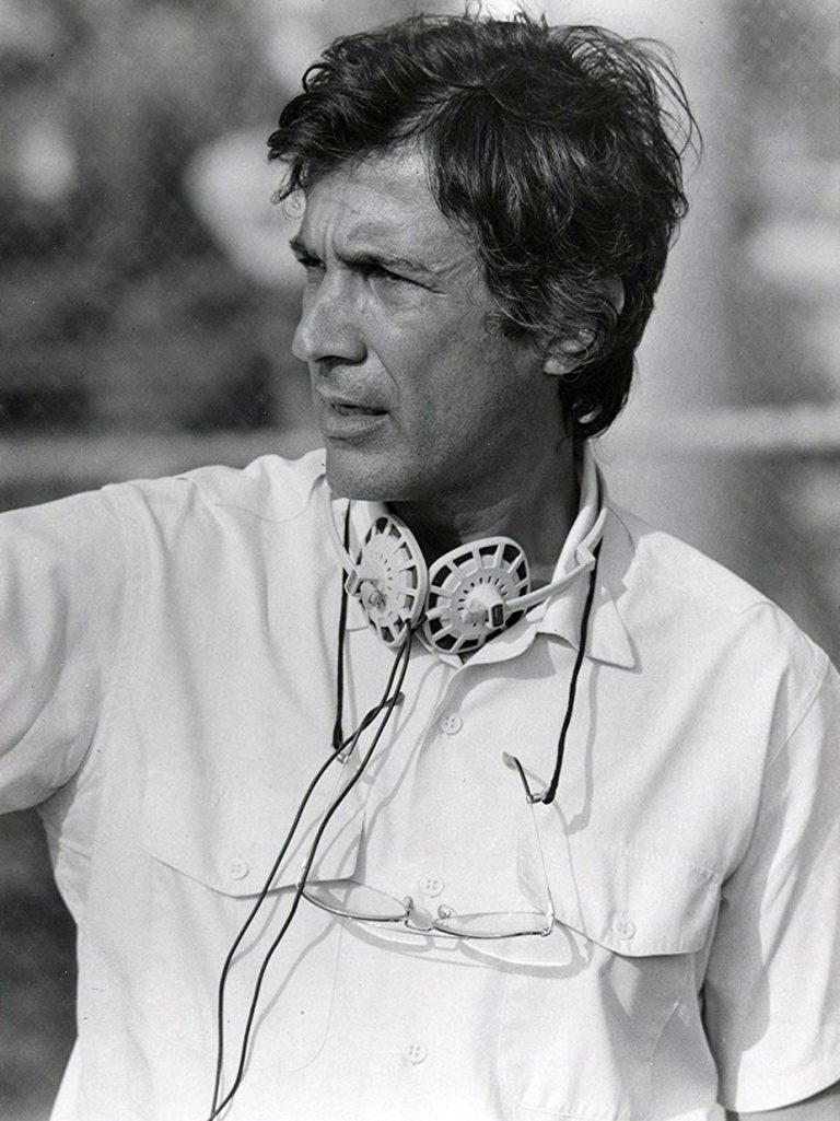 Stan Dragoti, dirigiu clássicos de comédia como Amor à Primeira Mordida ...