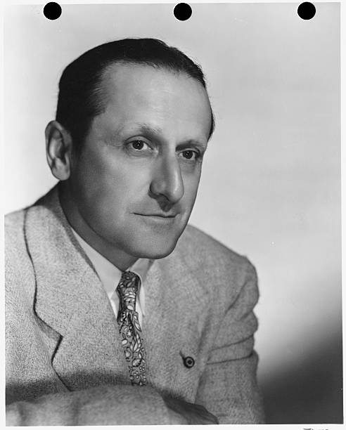 Robert Nathan, foi o autor que escreveu o romance de 1940 “Retrato de ...