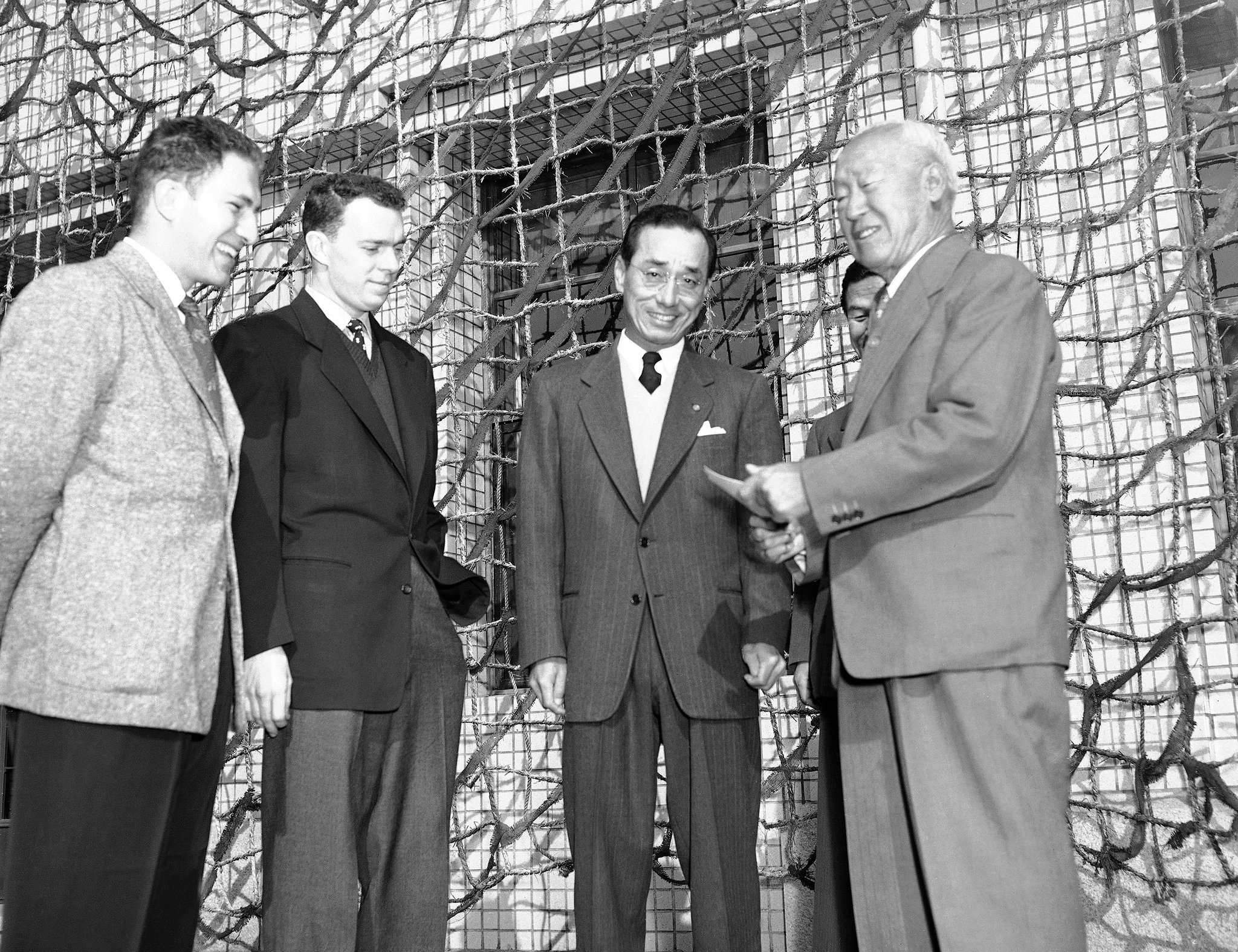 Murray Fromson, foi um jornalista famoso que ajudou a fundar o Comitê ...