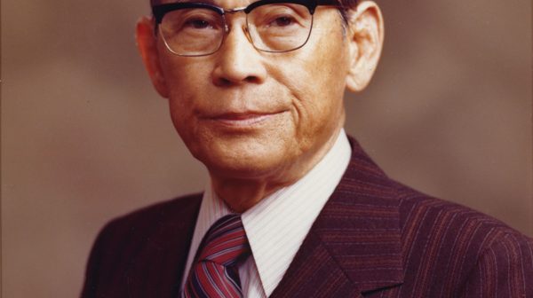 Lee Byung Chull, presidente e fundador do Samsung Group e um dos pais ...