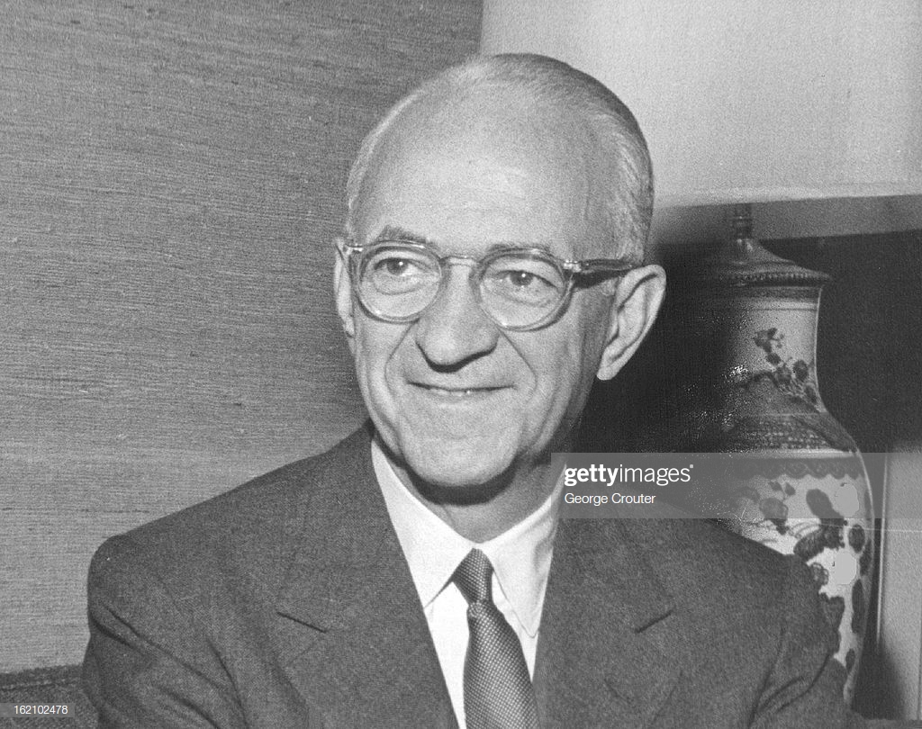 Jules C. Stein, foi um médico e empresário norte-americano que foi co ...