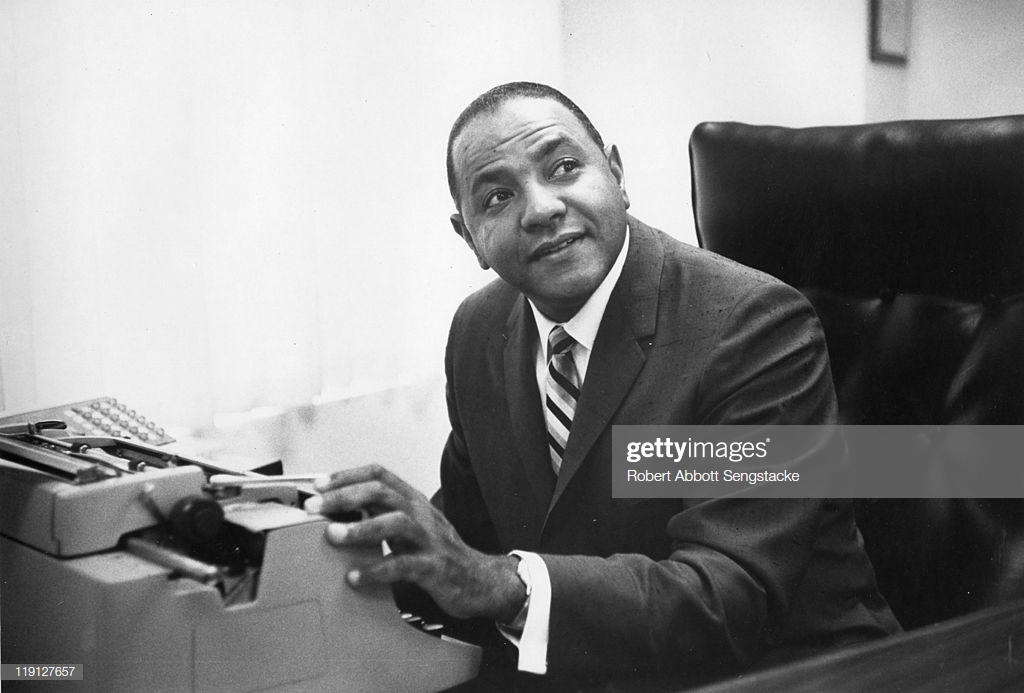 “A biblioteca é o templo do saber.” CARL ROWAN, jornalista e autor ...