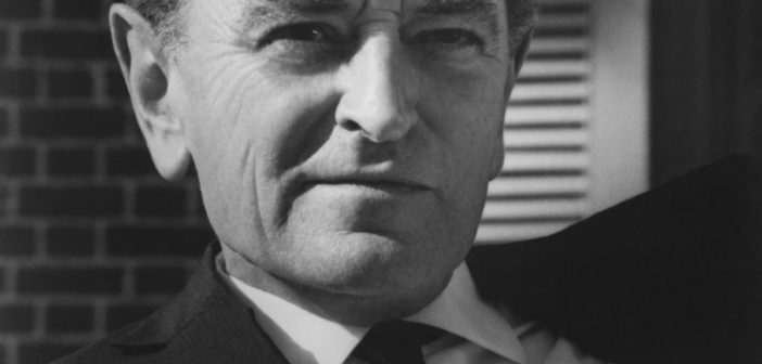 Peter R. Hunt, diretor e editor de filmes que trabalhou em vários ...