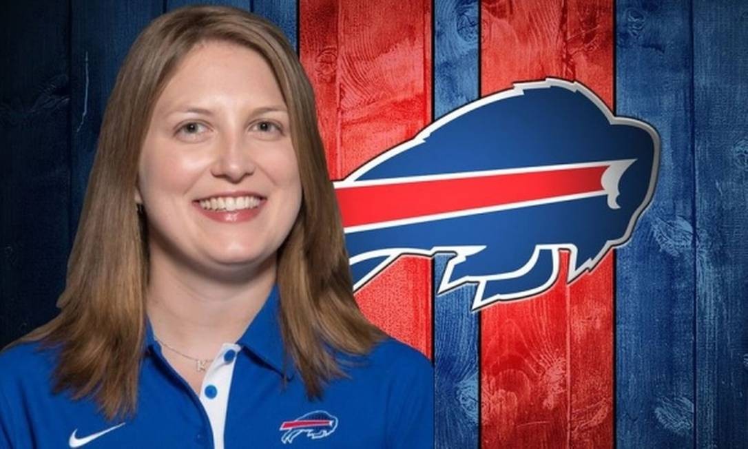 A primeira treinadora em tempo integral na história da NFL