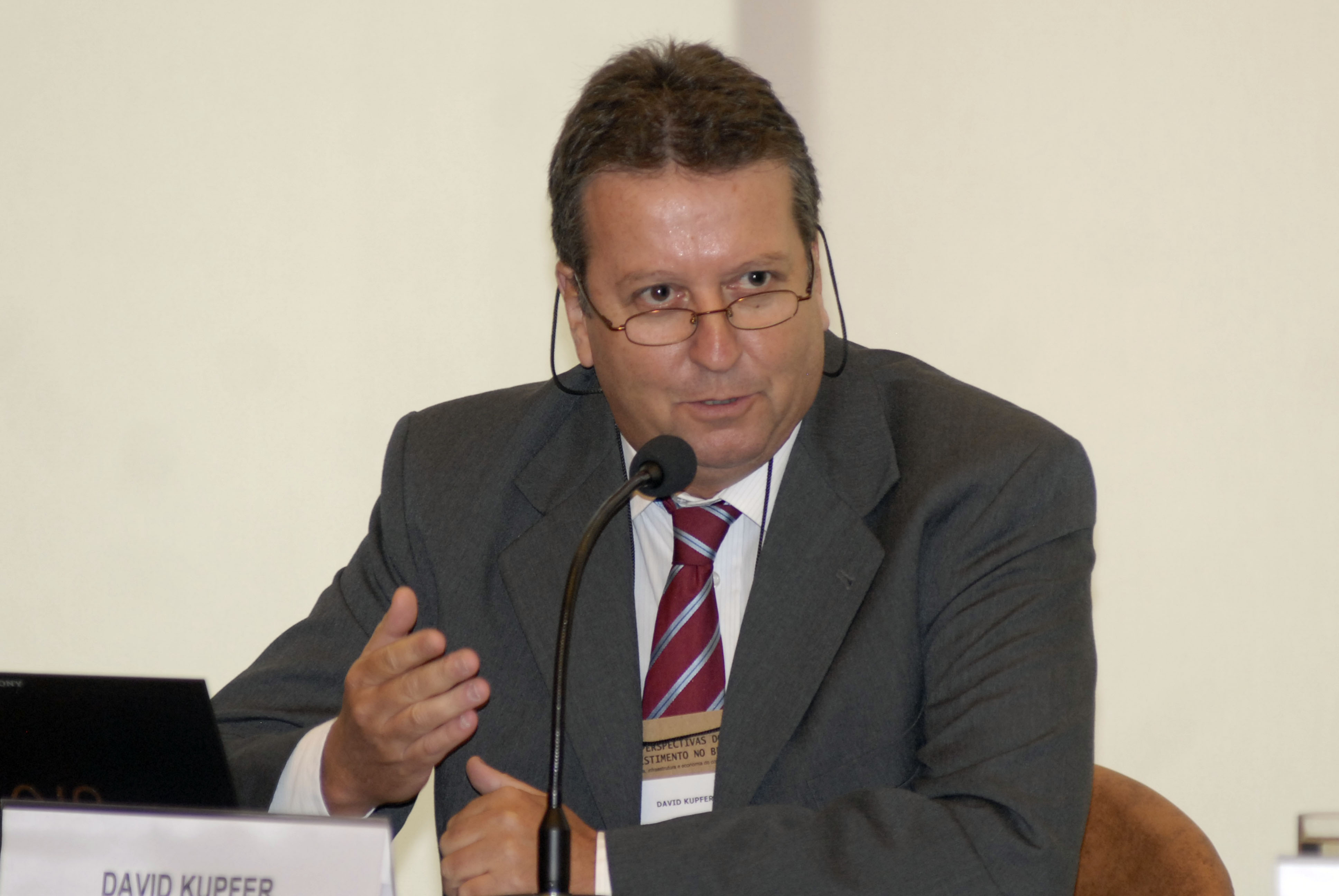 David Kupfer, foi um dos maiores estudiosos da indústria nacional, foi ...