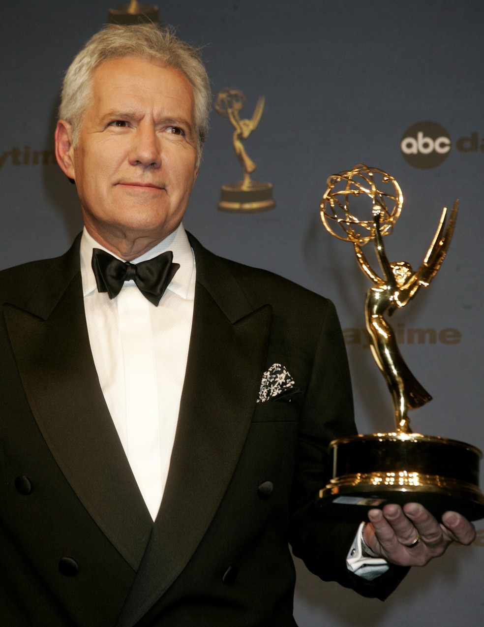 Alex Trebek, famoso por comandar o gameshow Jeopardy!, ganhou quatro ...