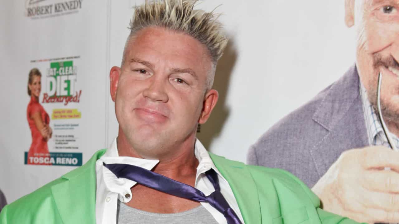 Andy Haman, atuou e produziu o longa de terror trash Z-Rex: The ...