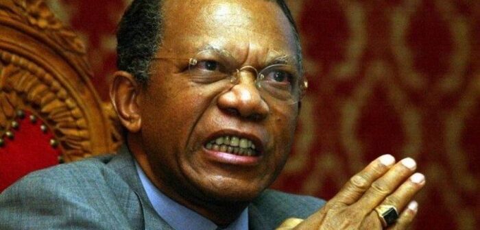 Didier Ratsiraka, ex-presidente de Madagascar, chamado de “Almirante ...