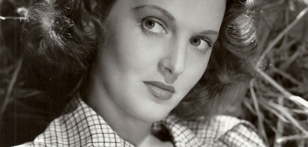 Sara Seegar, apareceu em peças americanas, incluindo “At War With the ...