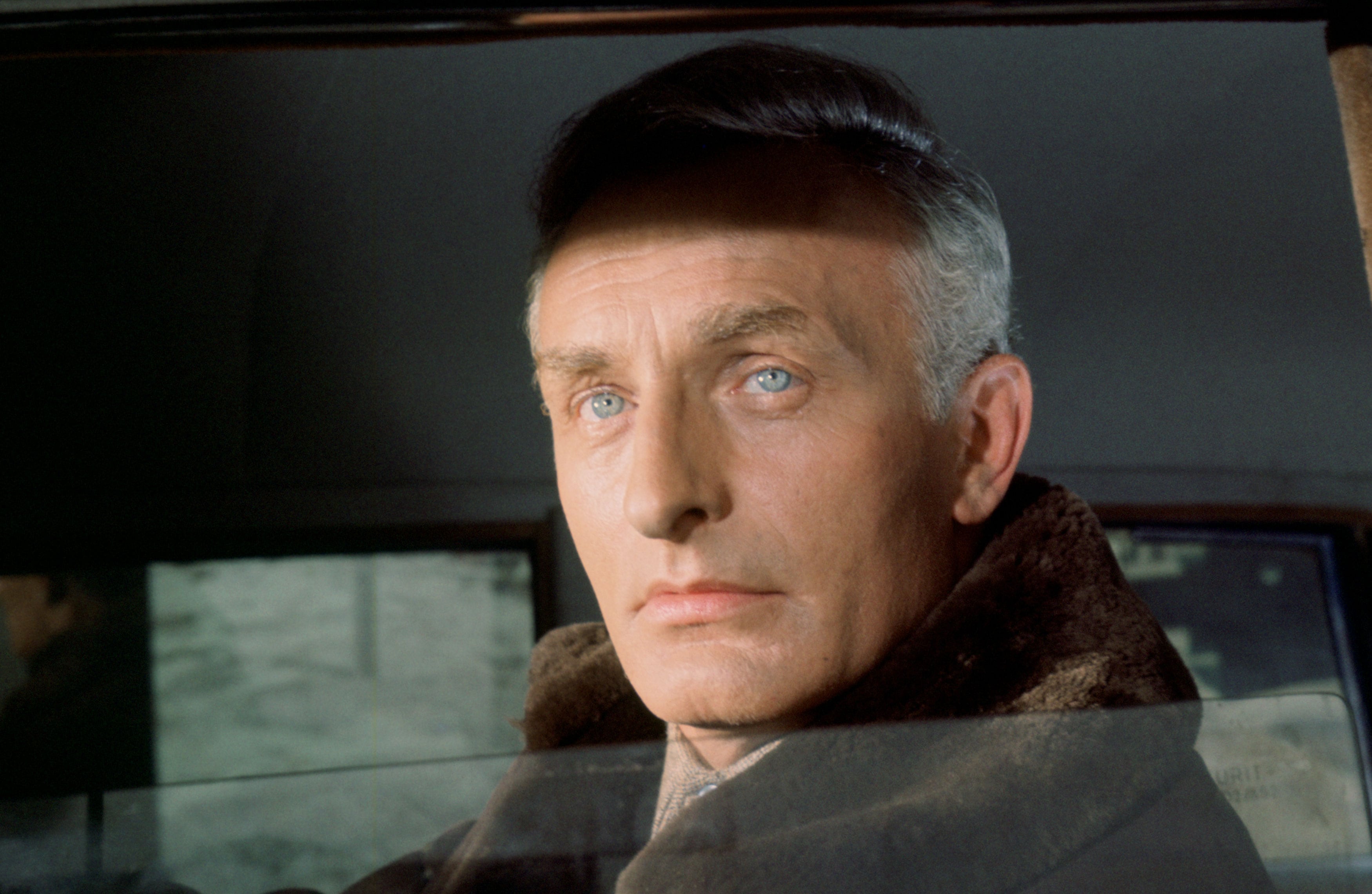 Anton Diffring, interpretou uma série de personagens vilões que os ...