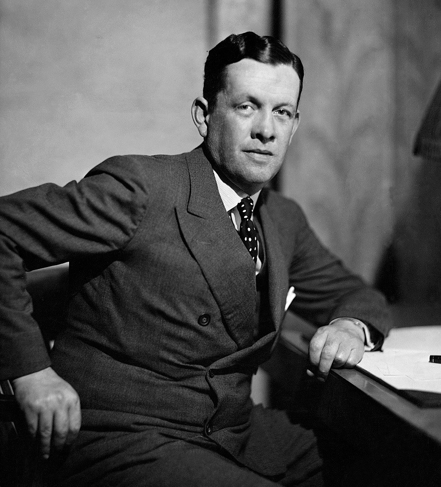 R. H. Bruce Lockhart, foi um escritor e ex-diplomata britânico que foi ...