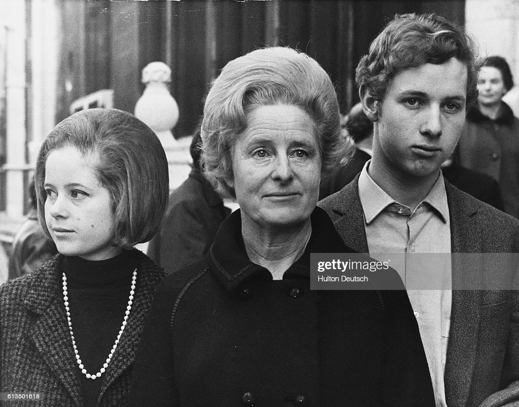 Caitlin Thomas, escritora, autora de “Leftover Life to Kill” (1957 ...