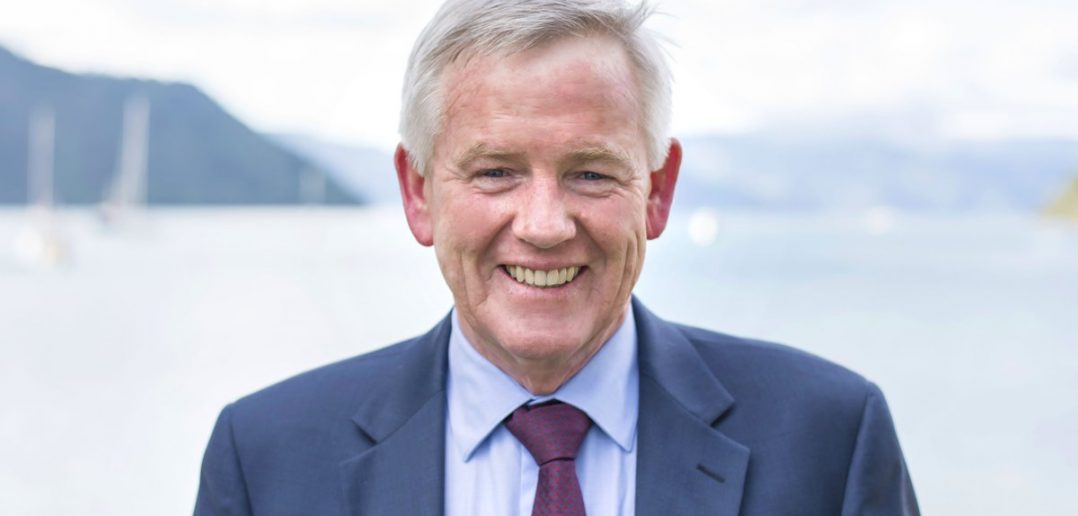 John Leggett, foi um romancista, biógrafo e mentor literário, admitiu ...