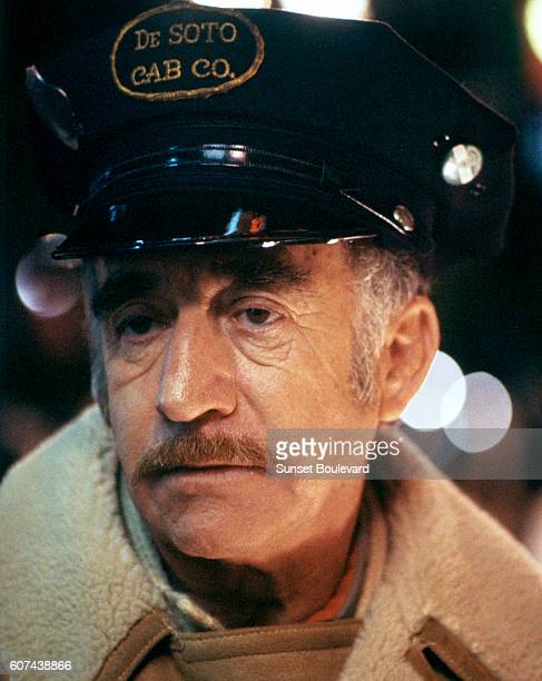 Don Siegel, dirigiu dois curtas – “Star in the Night” e “Hitler Lives ...