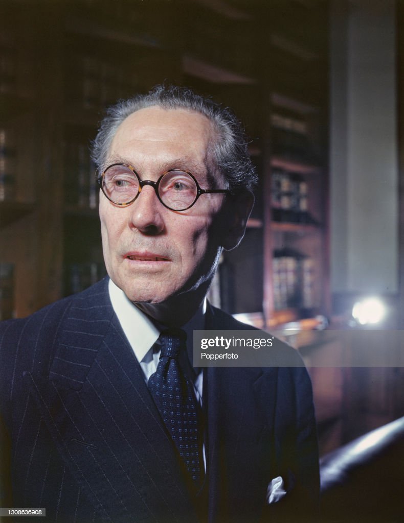 Philip Noel-Baker, ativista vitalício pela paz e pelo desarmamento, foi ...