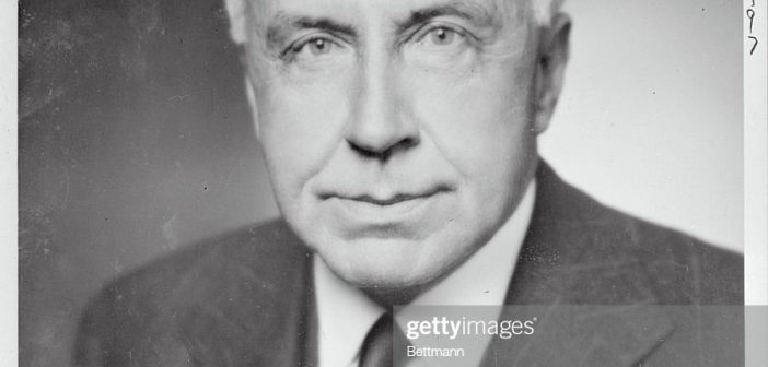 Raymond B. Fosdick, administrador público e autor, foi o primeiro ...